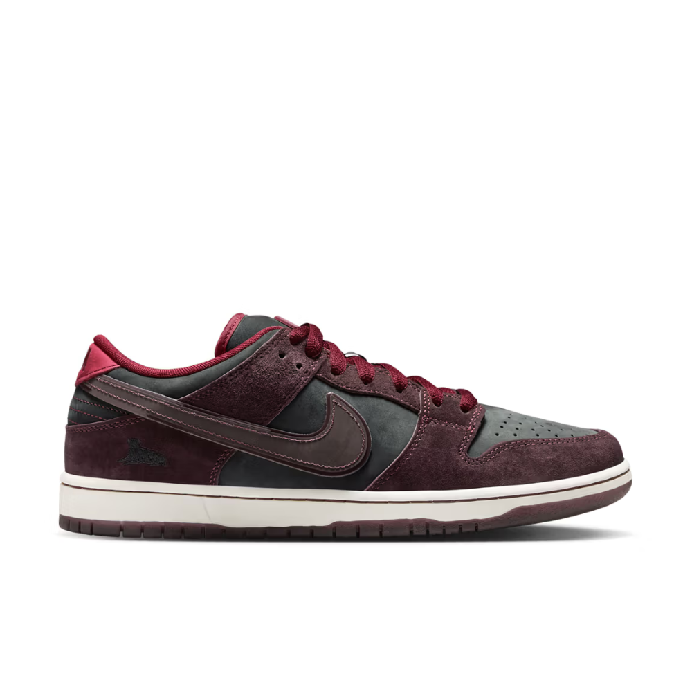 Nike SB Dunk Low Pro Quickstrike - MAHOGANY/DARK BEETROOT-TEAM RED-SAI